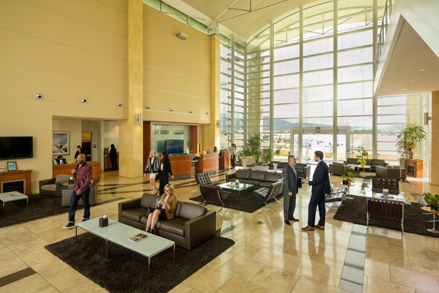 Two Story Atrium Lobby - Luxivair SBD